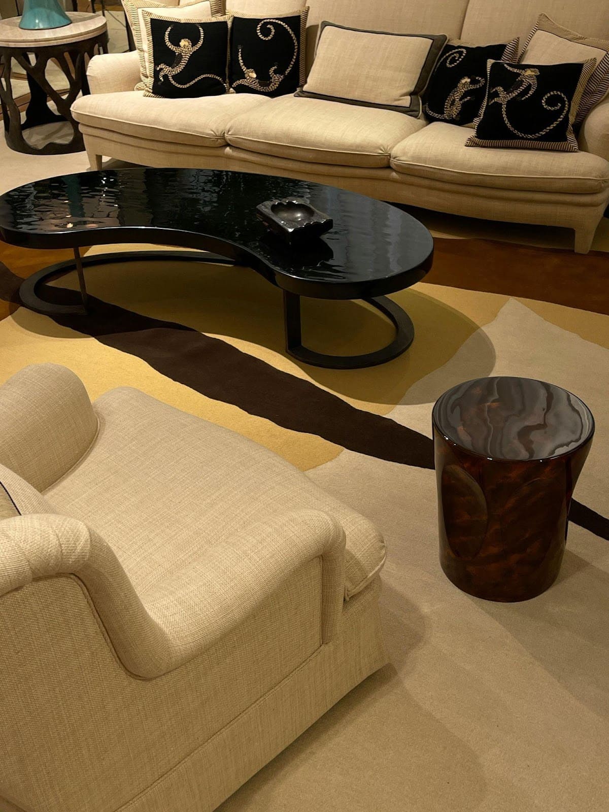 40+ Unique Beige Couch Living Room Decor Ideas That Add Personality (2025)